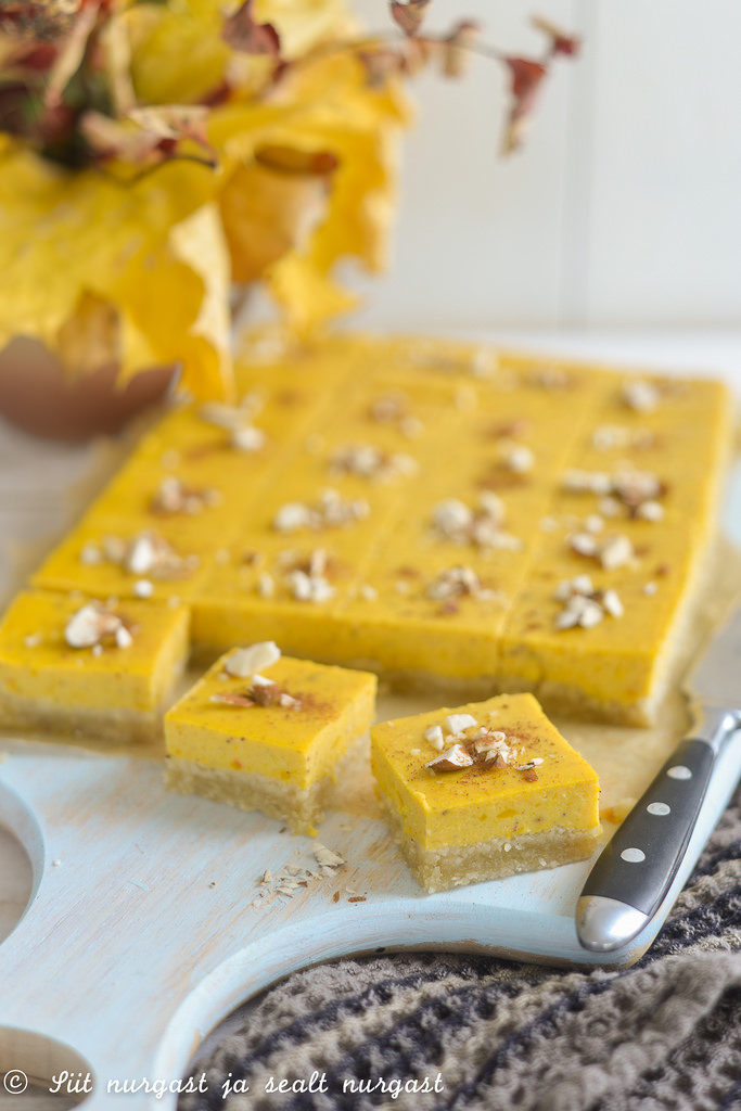 Valge šokolaadi juustukook kirssidega (ei vaja küpsetamist)