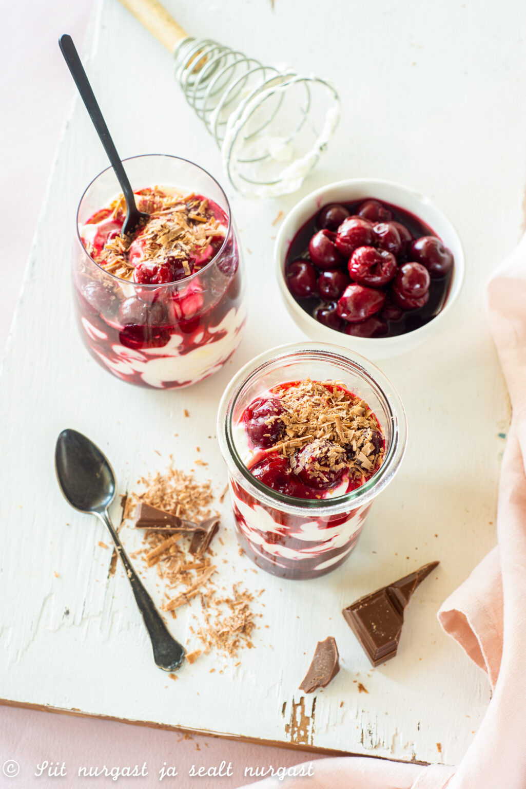 Kirsi-kohupiima magustoit